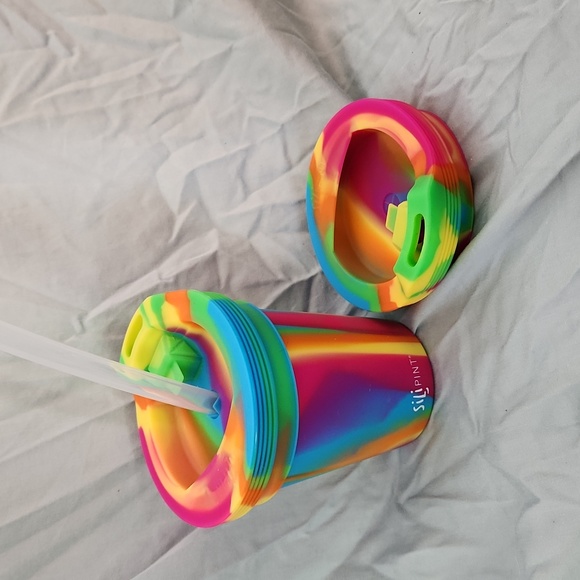 Silipint | Dining | New Silipint Kids 8 Oz Straw Tumbler Hippie Hops ...